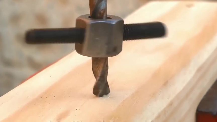 电钻打孔辅助,深浅不一很精准