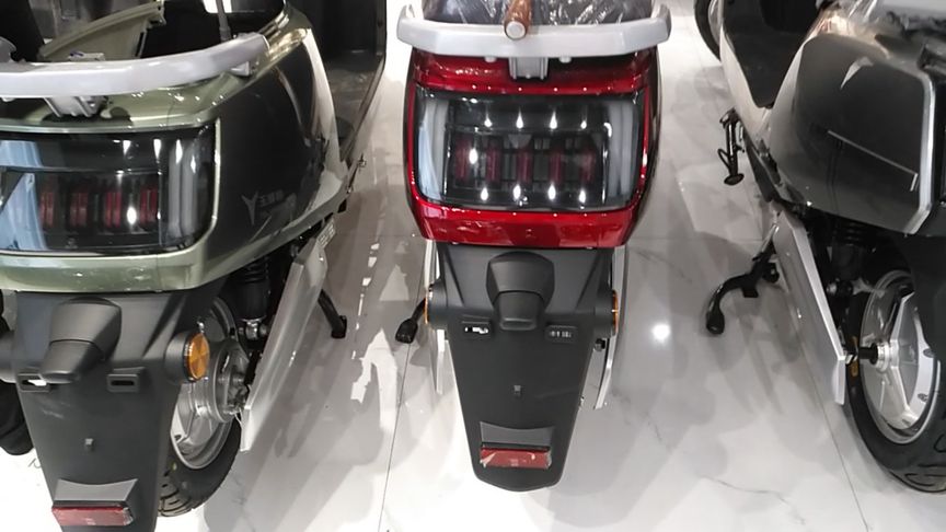 新款96V电动车配1200W电机卖3000多,这价格还贵吗?