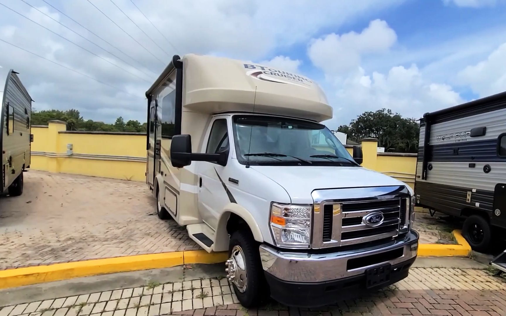 陆地上的巡洋舰 福特C型房车你觉得如何?