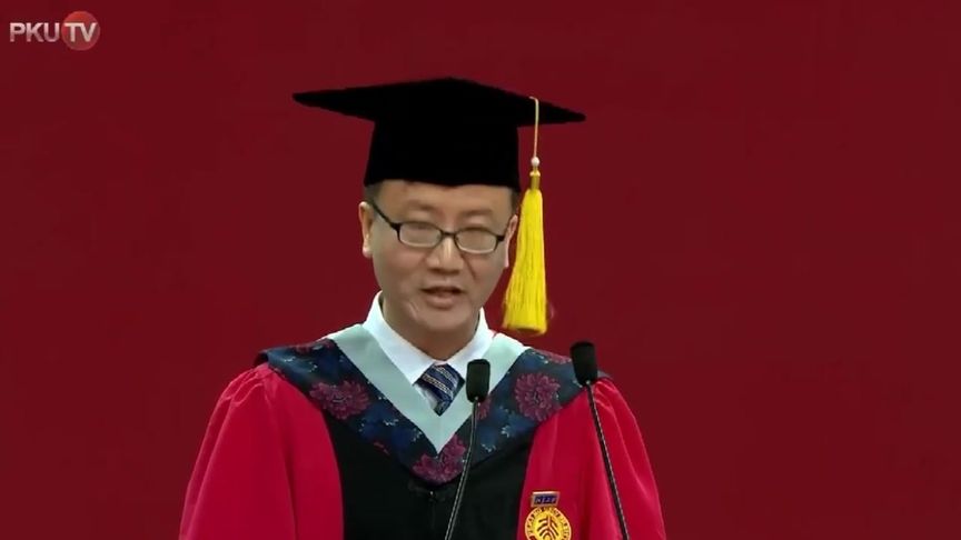 北大教授毕业演讲,引起学生共鸣,多次被掌声打断,太精彩了!