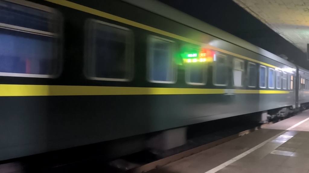 [樟树站-1站台]-T172 广州东-南昌 列车进站(经典绿皮)(20230930)