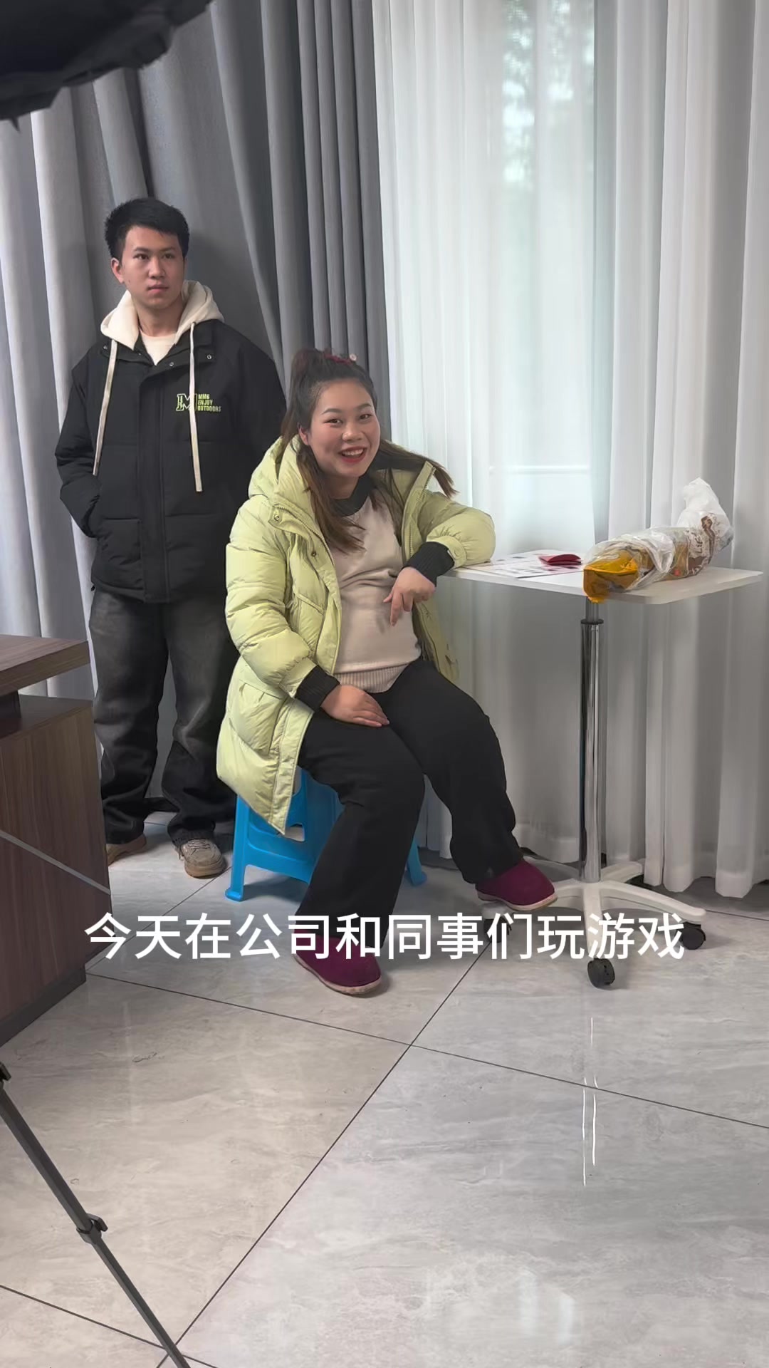 一起工作的小伙伴们今天也就放假了,在这欢声笑语的时间里感恩同事...