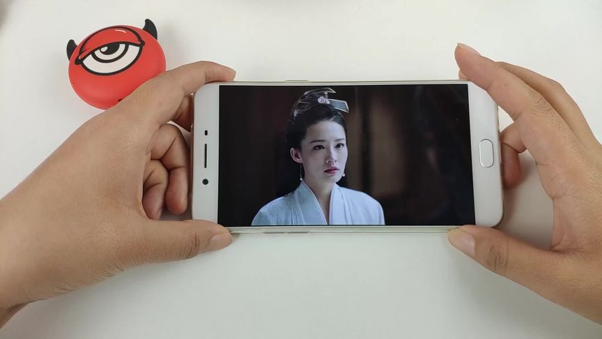 知道吗?打开手机里的这个浏览器,就能直接看热门电影电视剧~