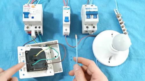 零线公用问题解析:如何避免电路跳闸的正确接法与注意事项