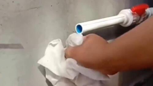 看完维修工的操作后,感觉没什么难的,修厕所这钱花的有点冤!