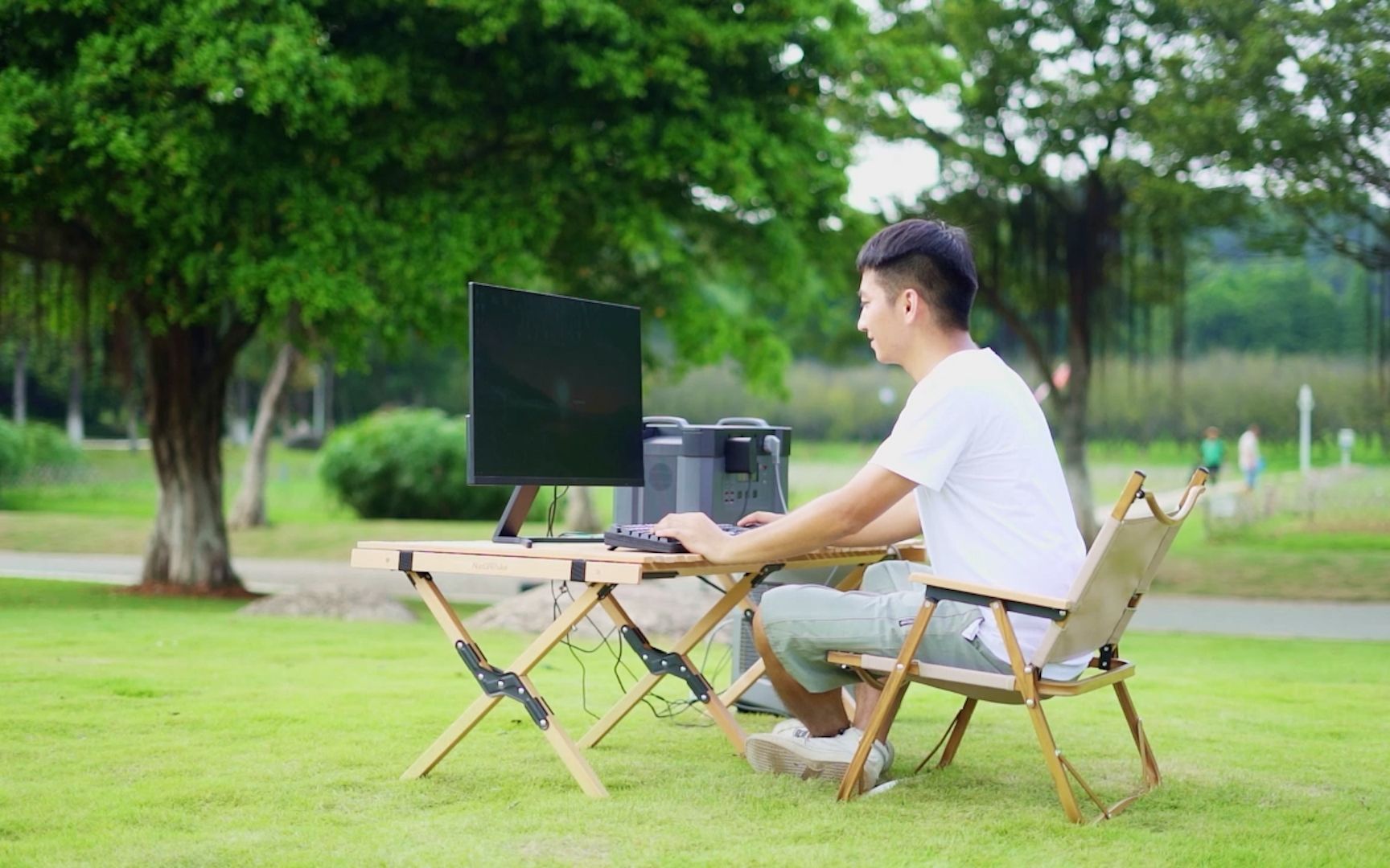 想在户外使用台式电脑?