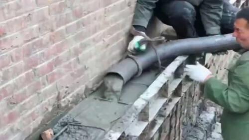 农民工创意就是多,直接用混凝土浇筑,事半功倍