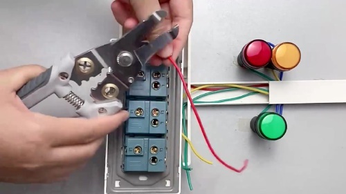 电工技能与安全使用电力的绝妙对比,发现实用工具的潜力与惊喜