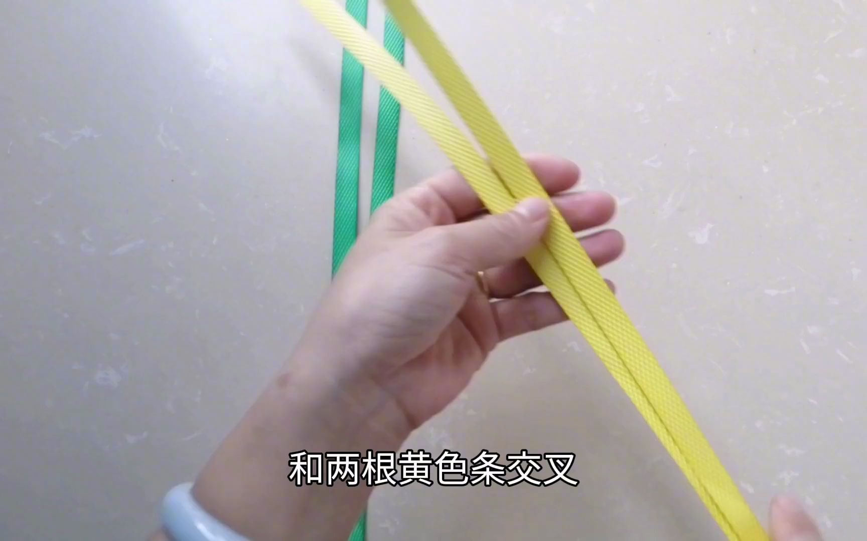 民间传统工艺,打包带编织六股辫一体篮子,编织方法也很简单