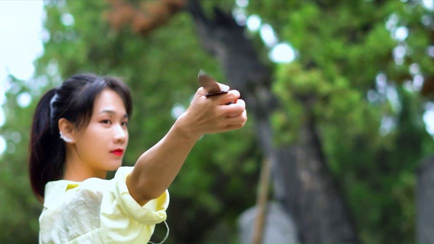 你了解匕首吗?来看看小姐姐怎么用,匕首还能这样玩 #武术