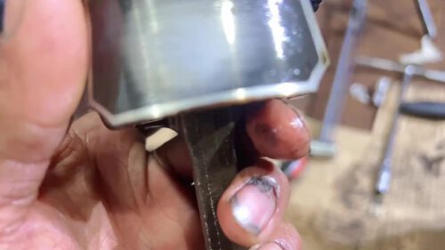 EA3个8第二已经初步分解开大小瓦和活塞全部更换里面太脏了