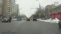 雪天路滑!冬日交通事故集锦[高清]