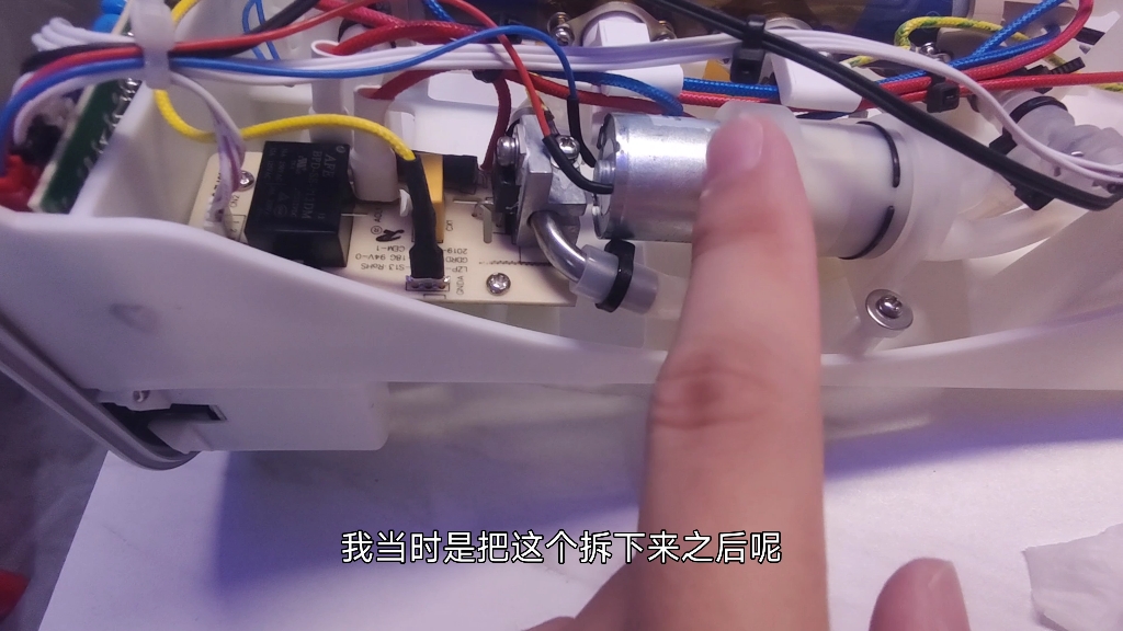 云米即热饮水机,电机不出水维修记录,带你看看即热饮水机内部构造。