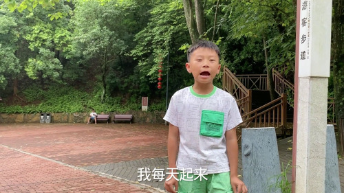 7岁儿子问36岁父亲:人为什么要活着?父亲说完后儿子立马反驳