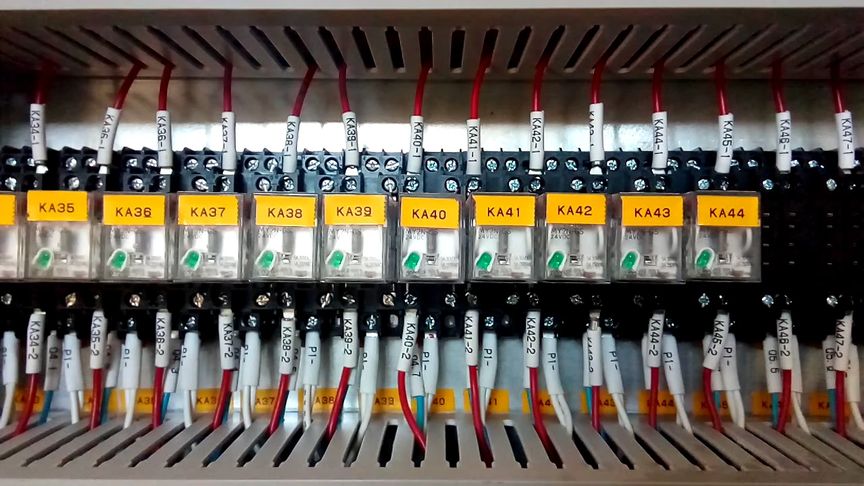 工作进行时一一中间继电器介绍(1),如何识别常开、常闭及线圈