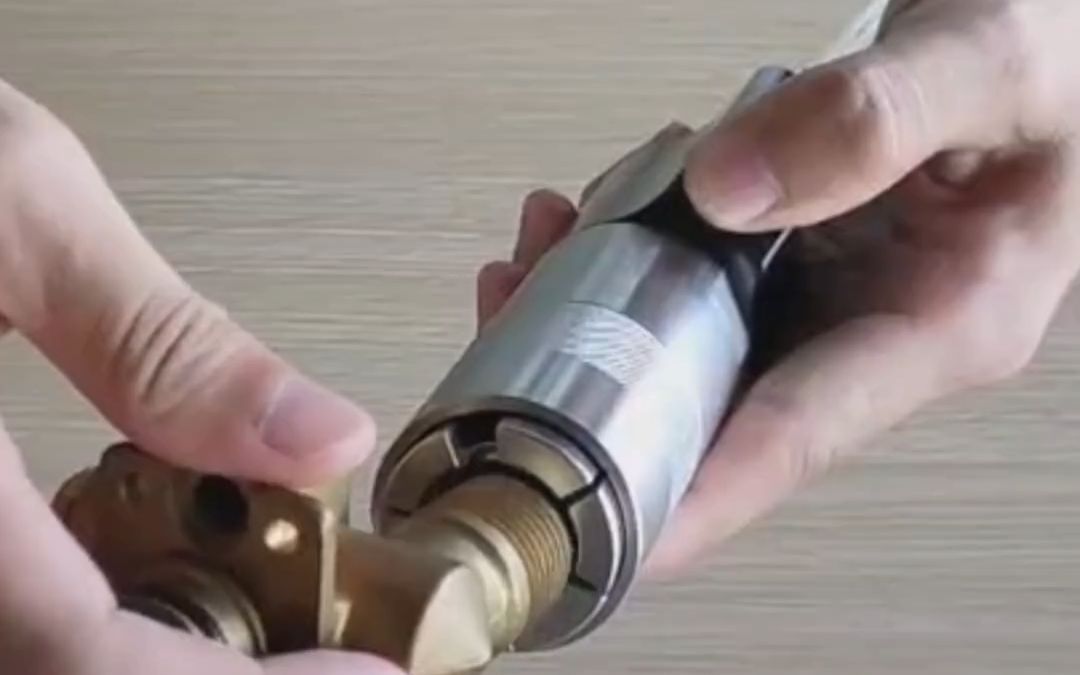 应用于卫浴行业气密性测试的格雷希尔G85V气动密封接头的操作演示