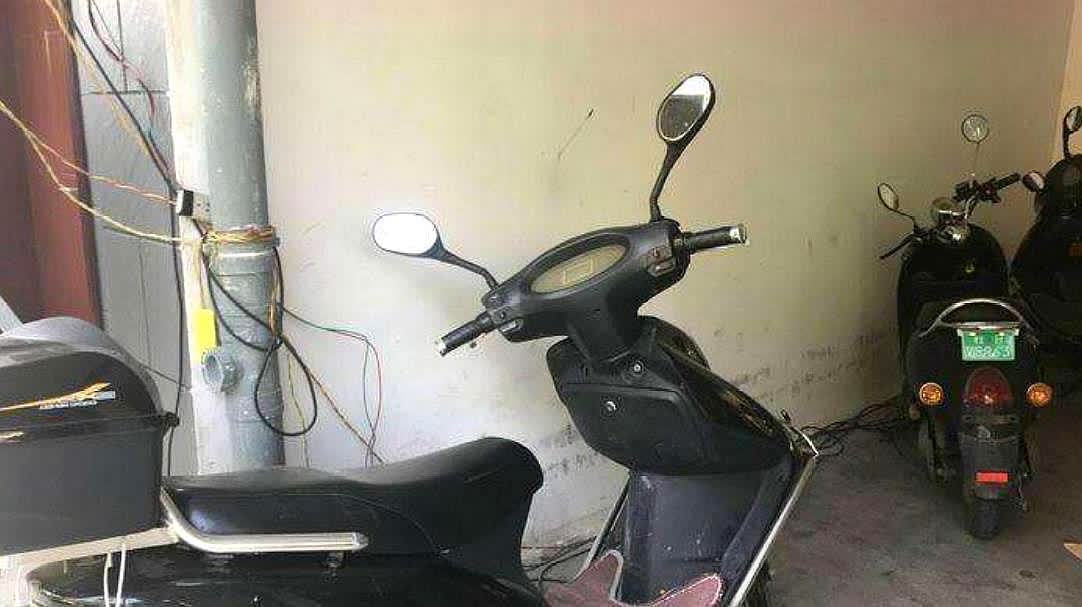 电动车充电隐患多,不注意这几点,电瓶鼓包不耐用,看看长记性