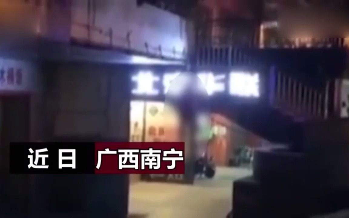可怕!广西一66岁老太街头上吊自杀,监控拍下全过程!胆小勿看