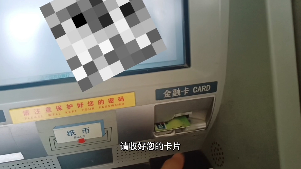 去银行存钱 银行还送信用卡 还有这个好事 你们说能不能要