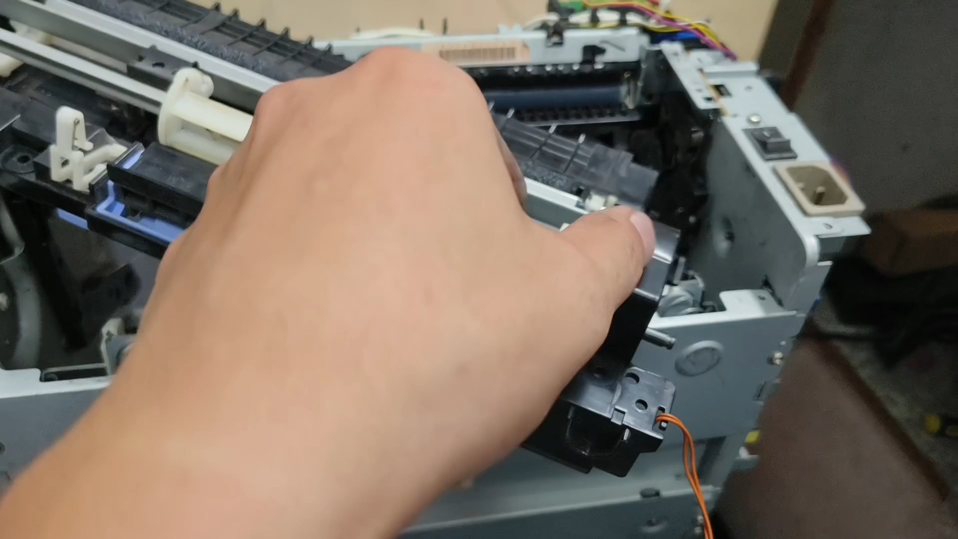 佳能2900打印机搓纸轮无法上纸,该如何解决?分享维修教程解决方法