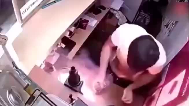 修手机可以定义为高危职业了[捂脸]