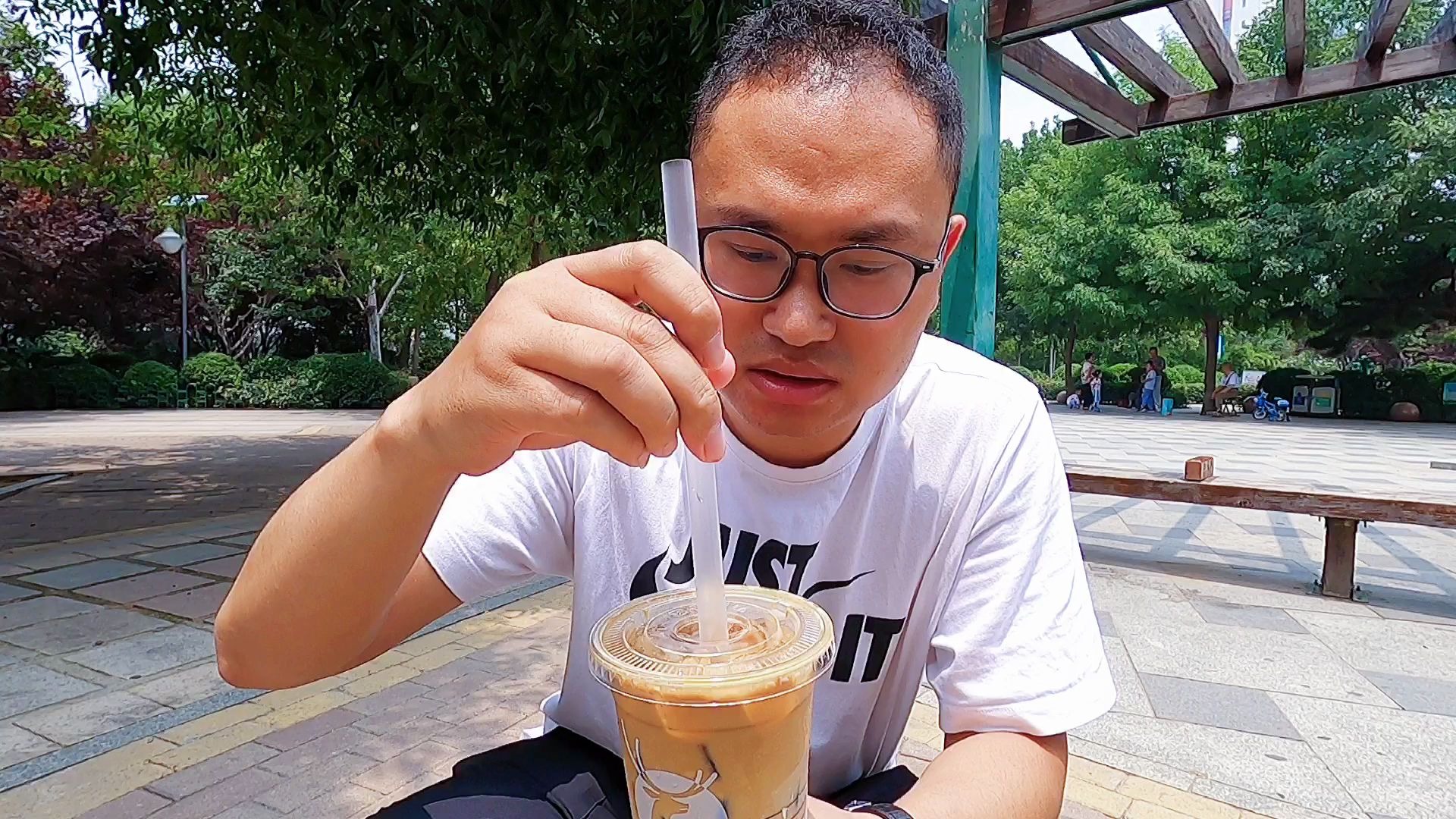 打卡泰安第一家瑞幸咖啡,来个招牌陨石拿铁,到底好不好喝呢