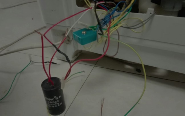 双缸洗衣机甩干转不起来,客户上来就问是不是电机坏了,难道她会修么?