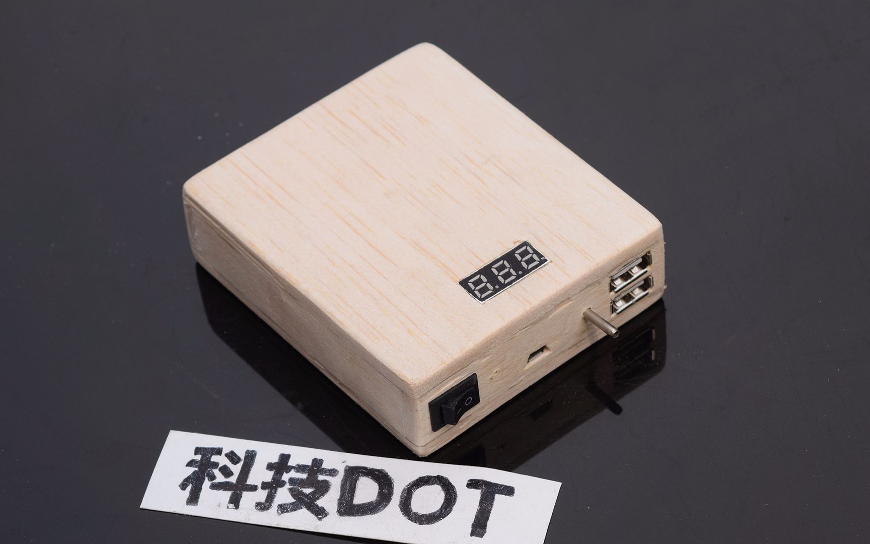 几个元件自制实用调压充电宝5V12V24V 2A快充移动电源