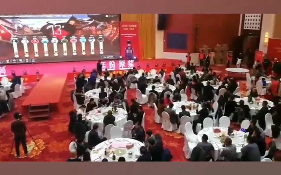 活动晚宴除了表演还有互动游戏,暖场互动功能燃爆全场