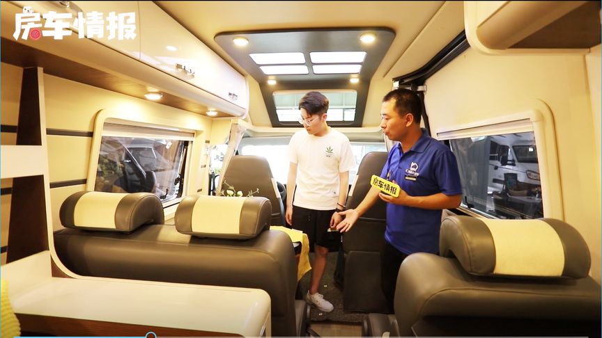 长得一模一样的两款B型依维柯房车布局完全不同,你更喜欢谁?