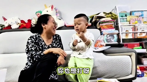 姥姥感冒打喷嚏又咳嗽,2岁宝宝全套模仿和真的一样