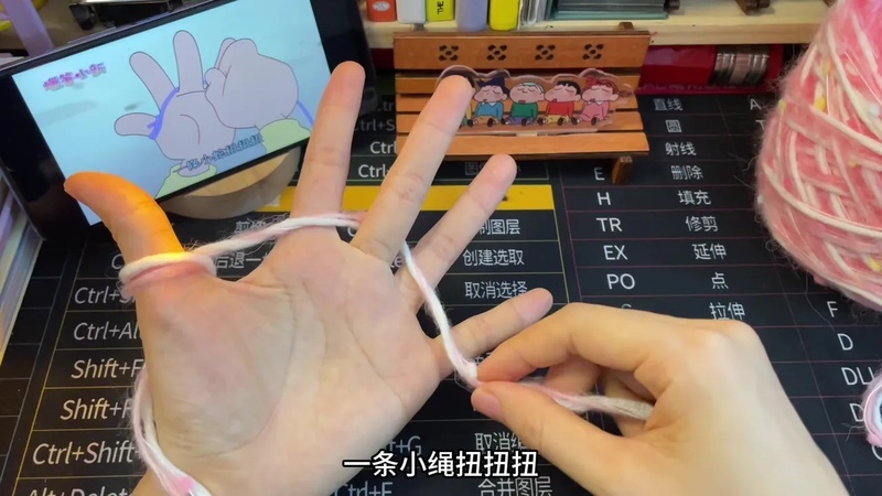 跟着蜡笔小新学手指织围巾?也太简单了!