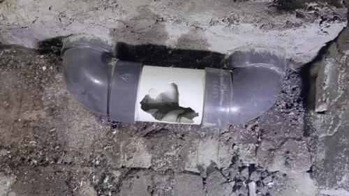 老叔维修下水管道,邻居寡妇感激之情溢于言表!漏水维修