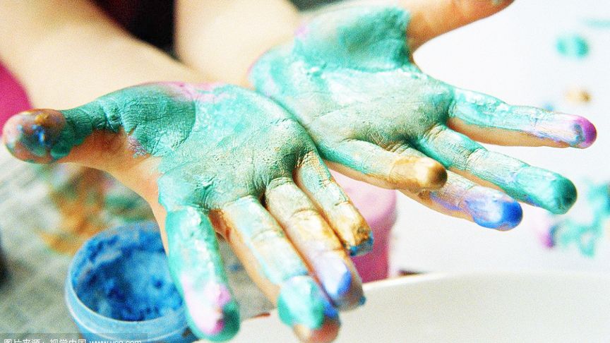 手上不小心粘上油漆怎么办?教你这样清理手上油漆,还不会伤手