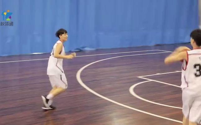 体育中考篮球04——行进间双手胸前传接球