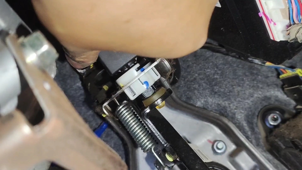 北京现代 新胜达 2.4 更换转向联轴器