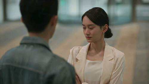 审计员怒怼拜金女:再敢伸手必坐牢!法律红线不容触碰