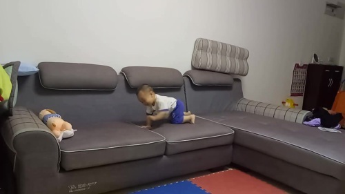 媳妇在家太无聊,偷偷给老公这段宝宝视频,老公冲出会议室笑喷了