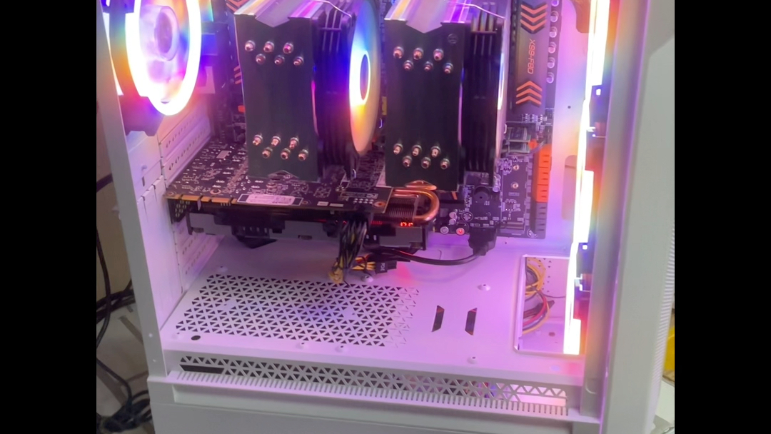 秒杀e5 2680v2的处理器,e5 2666v3搭配华南x99双路四代主板。后期...