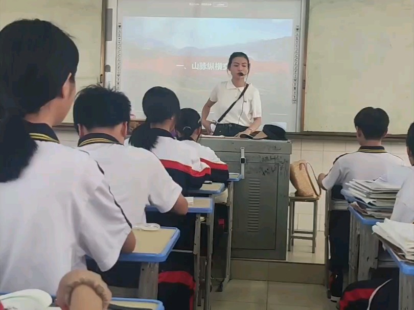 00后勇闯教师圈!师范生第一次课堂实录!