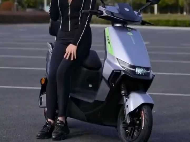 绿源s70D续航80公里,绿源液冷电动车!