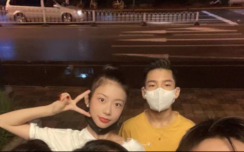 王崇墨李茉晗   我永远在你身后