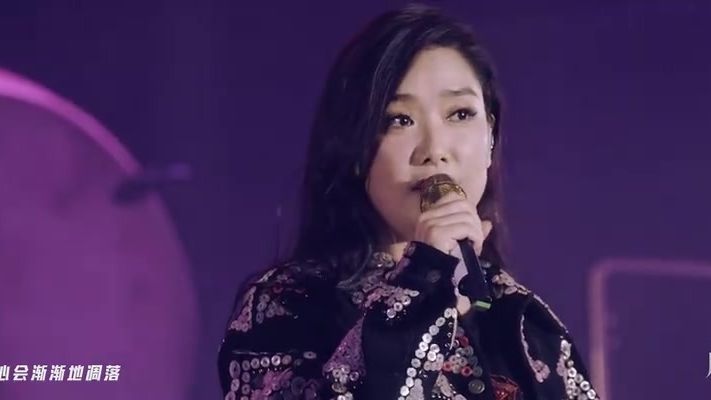 凤凰传奇演唱会演唱《全是爱》,一开口,全场沸腾