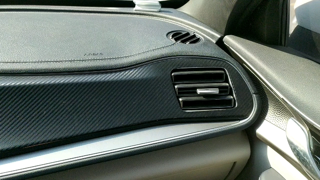 比亚迪秦plus dmi中控膜如何自己贴,其实很简单,人人都可以