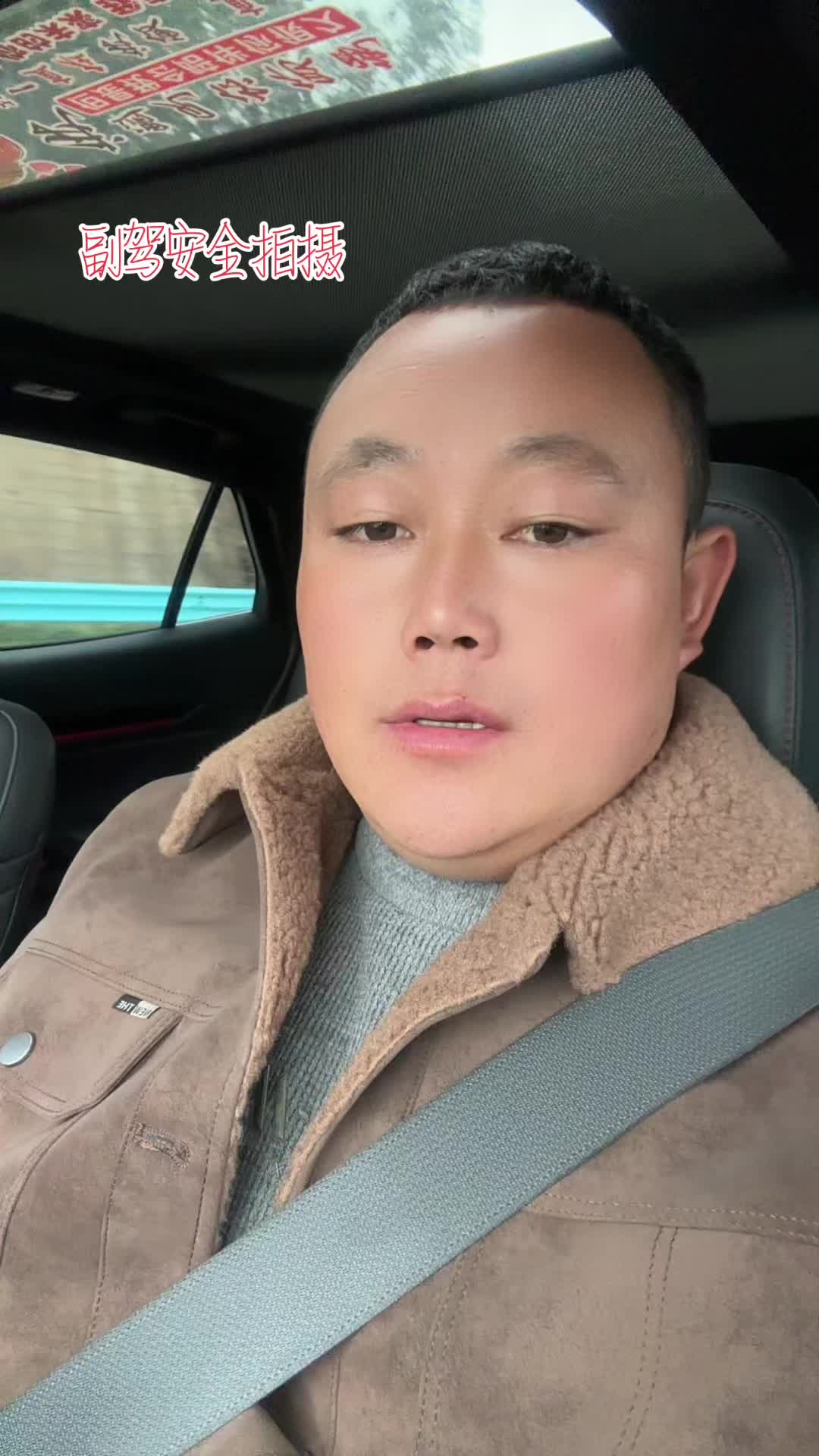 ...今天有位兄弟的老父亲过世决定拿到纳雍县殡仪馆来办丧事,赢得了很...