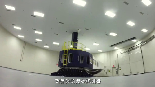 飞行员离心机训练,普通人挑战会怎么样?外国小哥大胆证明!