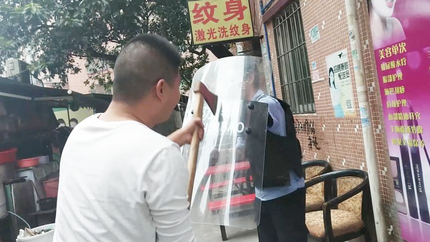 防暴装备怎么用,保安大举鬼畜讲解