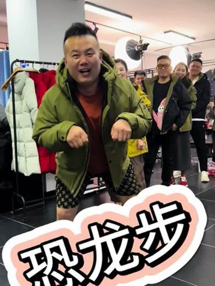 咱们这几个模特展示的步伐,能把人笑尿了