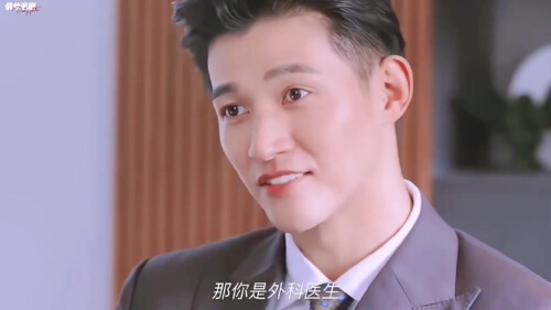 男二不但长得帅,而且很温柔体贴,不如女主跟他在一起吧!