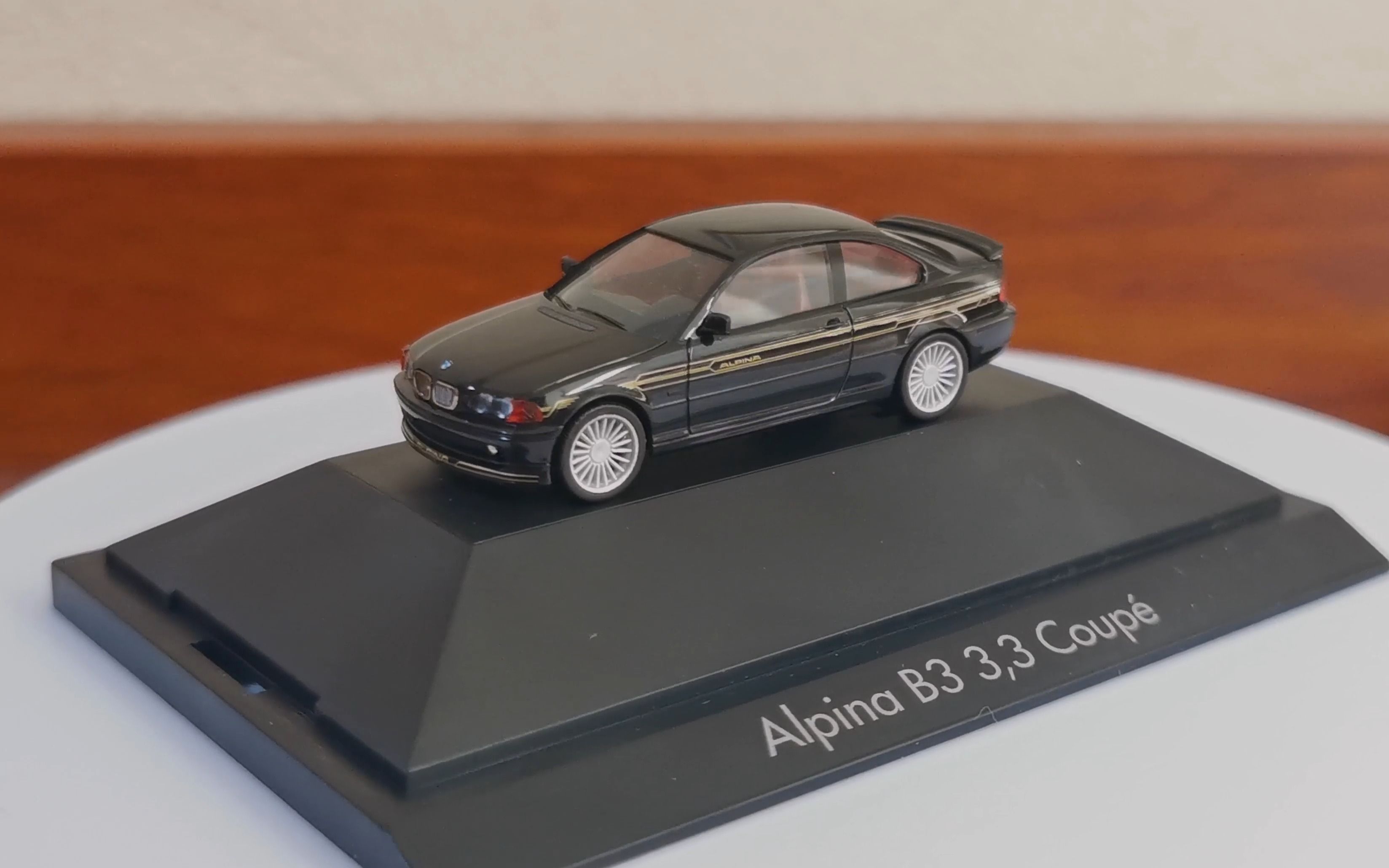 【87比例模型】Herpa Alpina B3/ Z8 Alpina